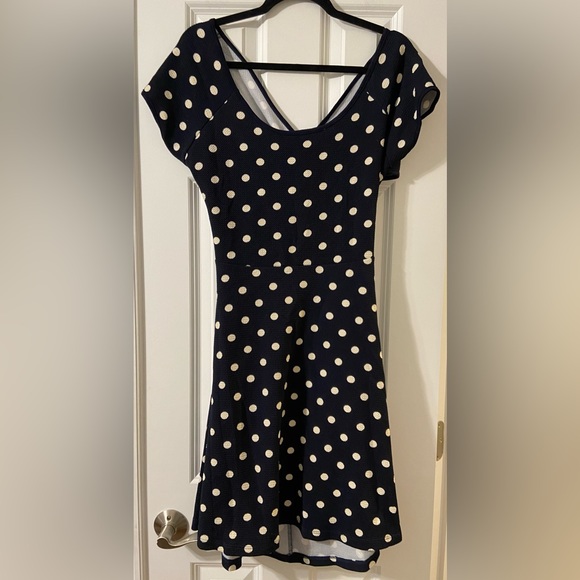Gilli | Dresses | Gilli Navy White Polka Dot Short Sleeve Cross Back ...